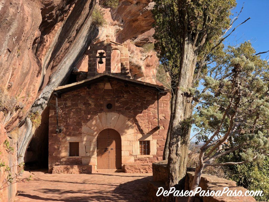 Ermita la Abellera y Roca Foradada en Prades