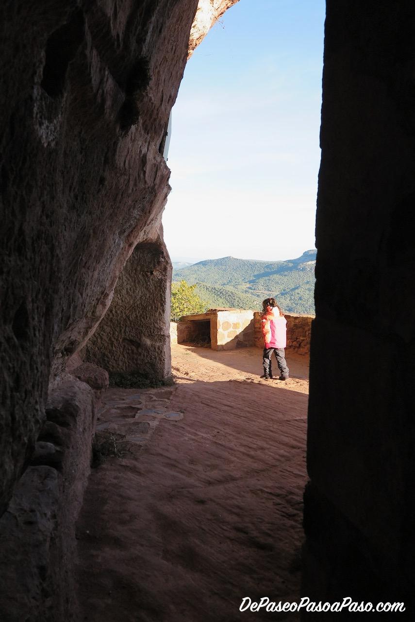 Ermita la Abellera y Roca Foradada en Prades